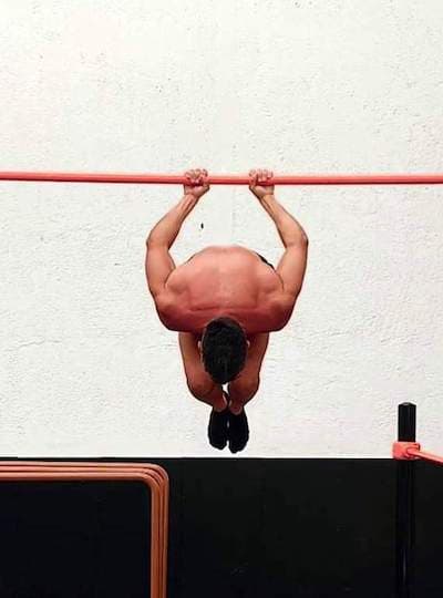 Tucked back lever pull ups with close grip - Exercise level intermediate
